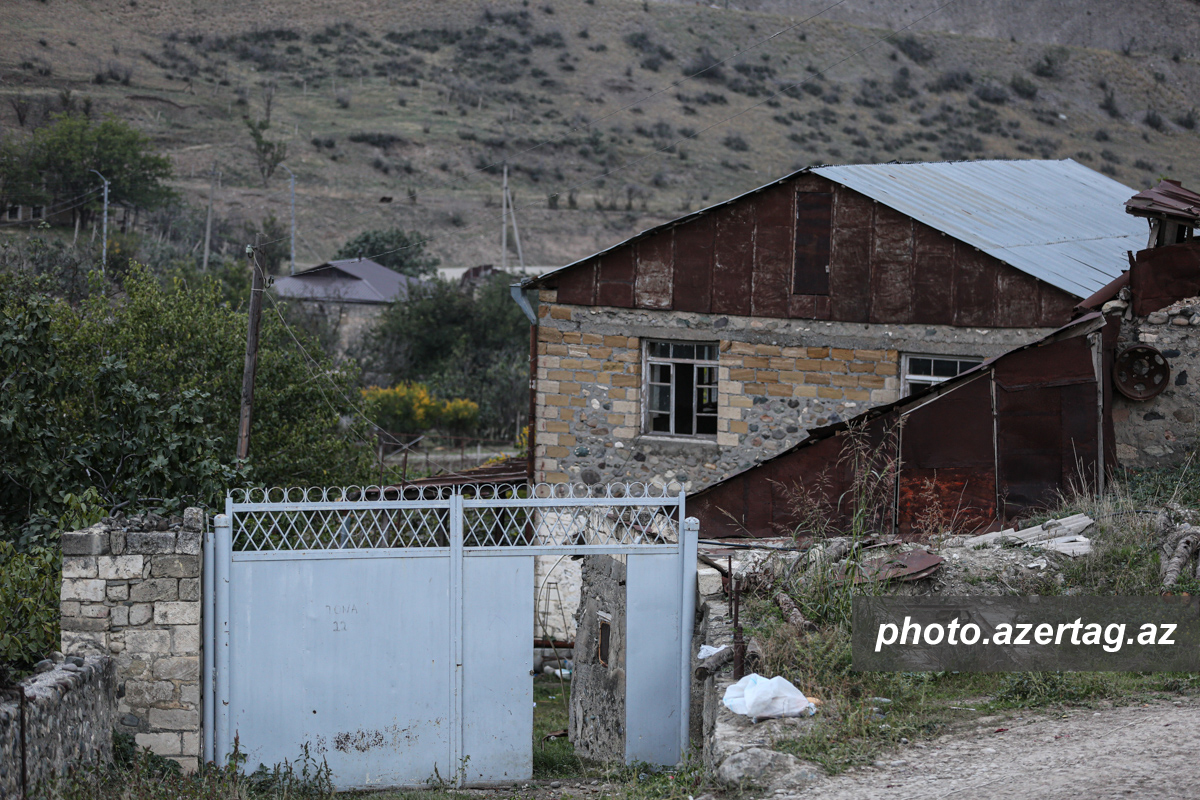 Azərbaycan Ordusunun işğaldan azad etdiyi Talış kəndindən - AZƏRTAC-ın ...